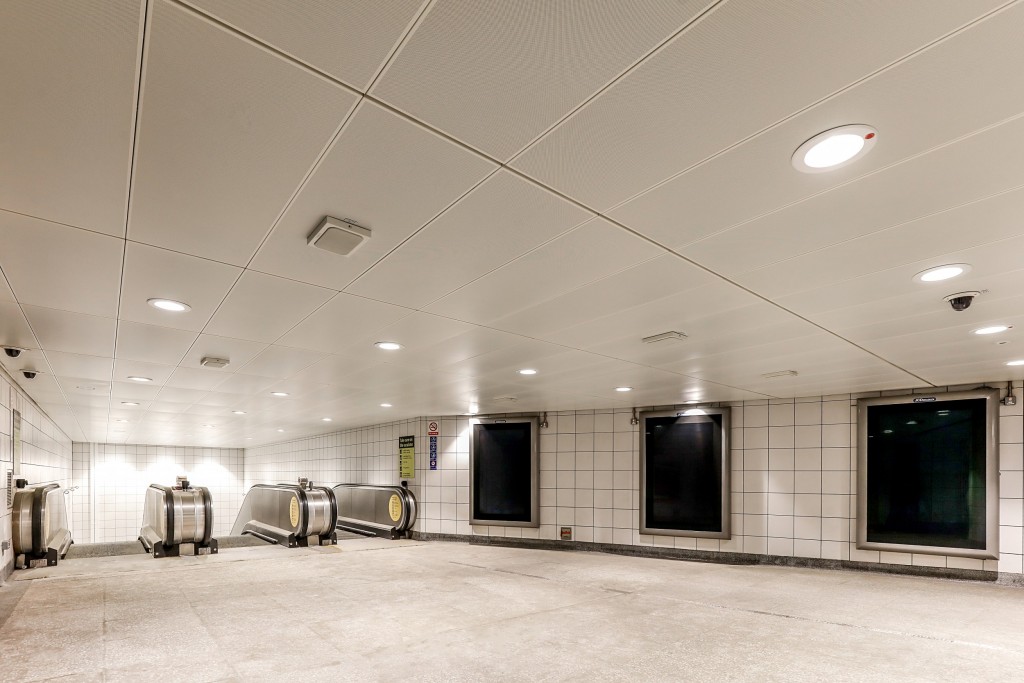 London Bridge Station features the Hunter Douglas' Safety Loop system ...